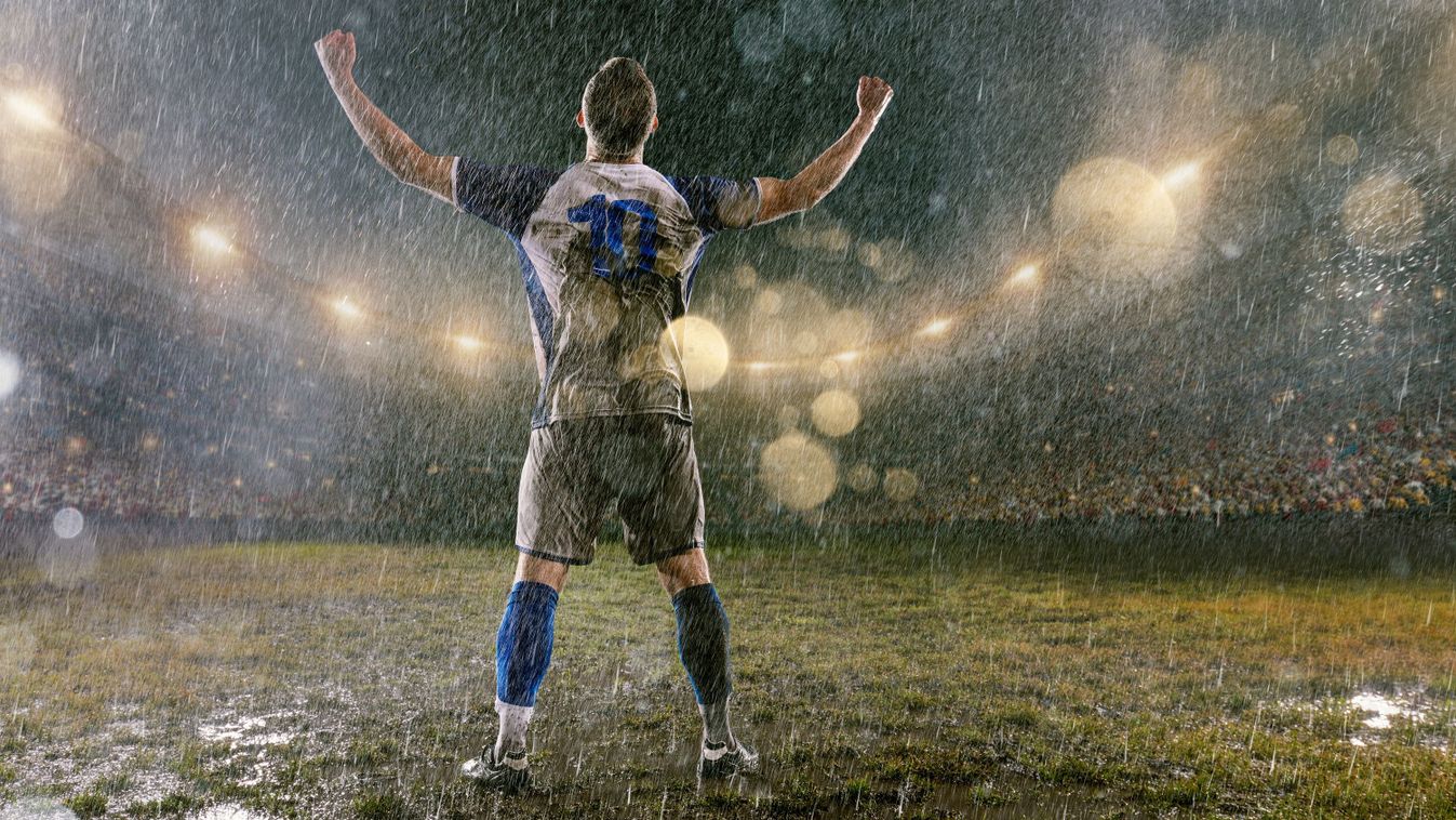 Saca, nálunk te vagy a cséká, de szombattól Kingánál van a karmesteri ...