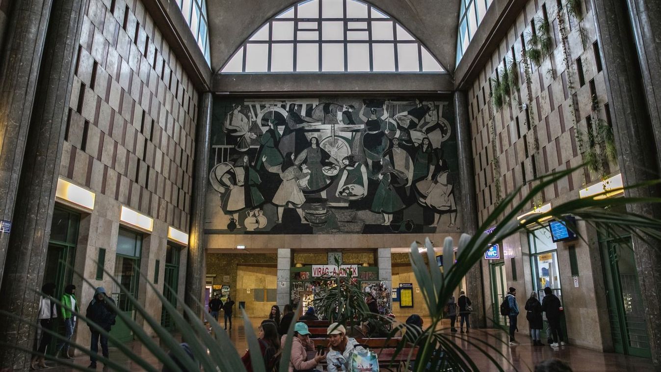 Rablás a Nagyállomáson: kést fogott a dílerre