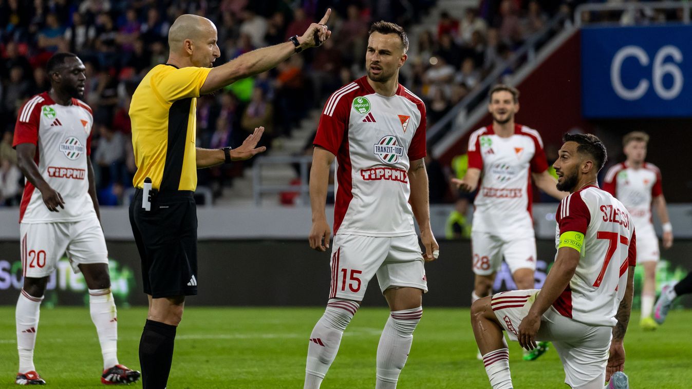 Ez így rendben van? Bognár Tamás a Loki játékosai előtt kedden még ...