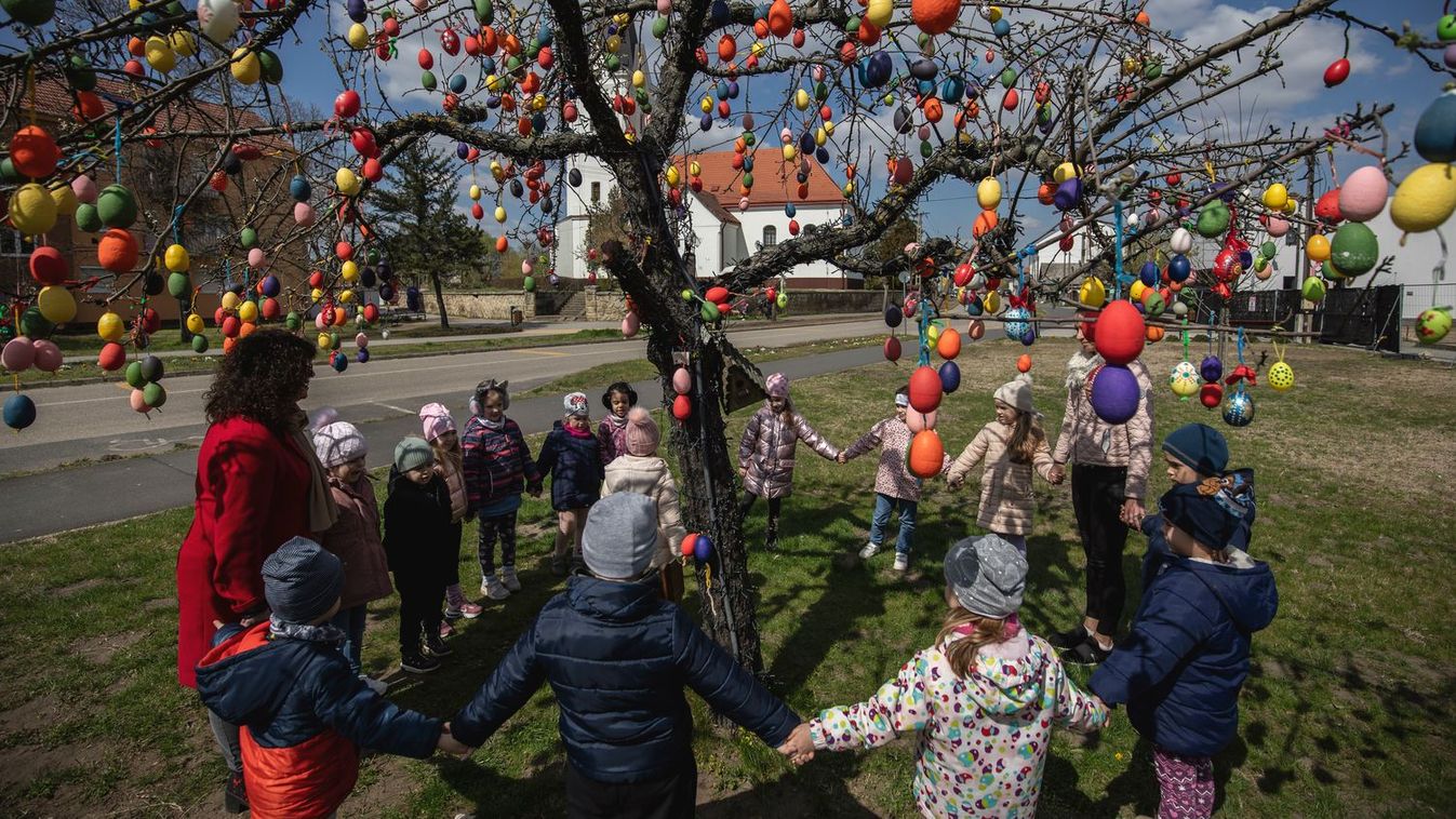 Tojásfa várja a látogatókat Tégláson
