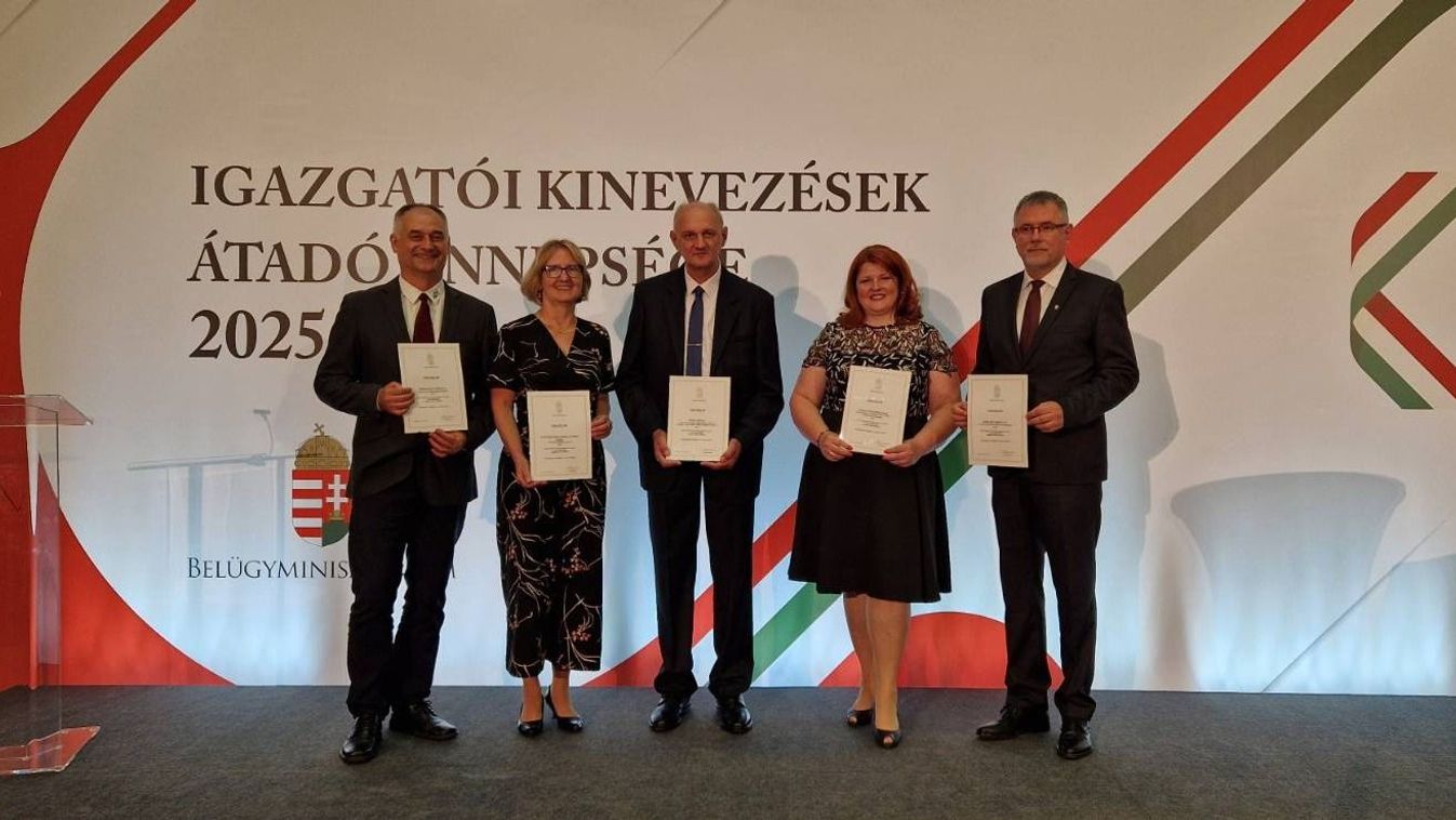 Átvették új igazgatói kinevezéseiket a debreceni iskolák vezetői
