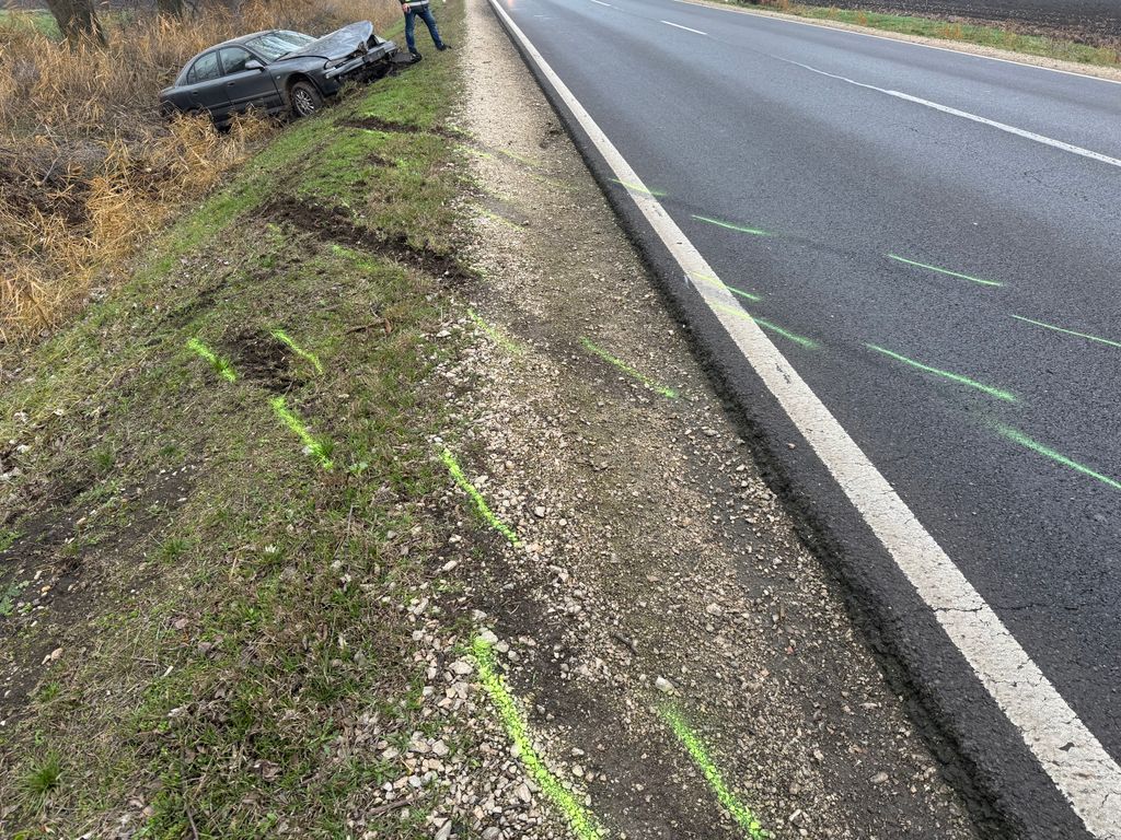 Baleset Hajdúszoboszlónál: árokba hajtott egy autó | HAON
