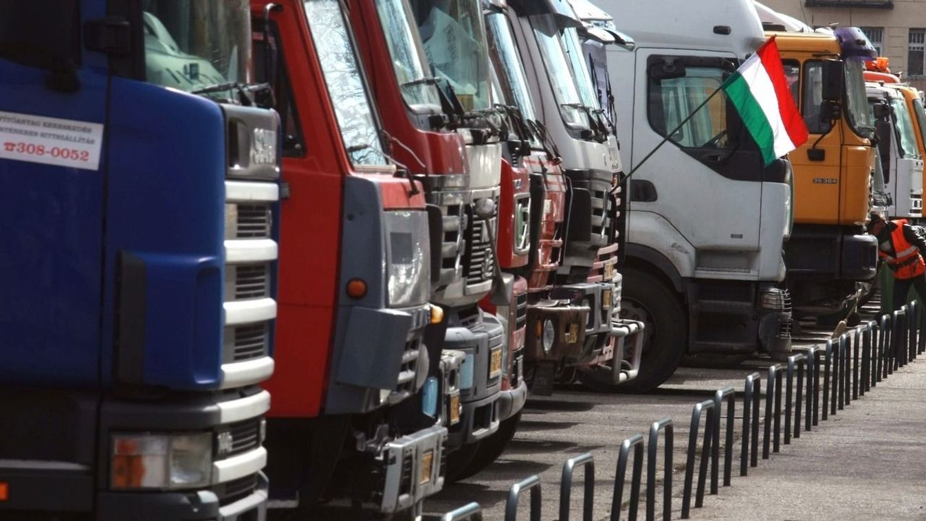 Kamionos tüntetést tartanak az M3-as autópálya több szakaszán