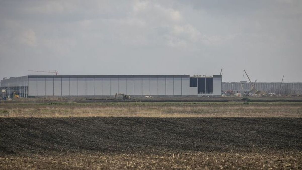 Milliárdokat bukhat a debreceni gyár - továbbra sem adott zöld utat az ...