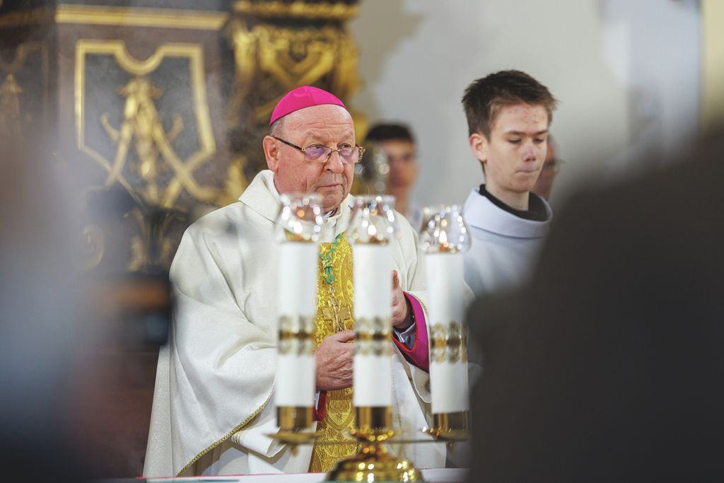 Éjféli szentmise Debrecenben, a Szent Anna-székesegyházban | HAON