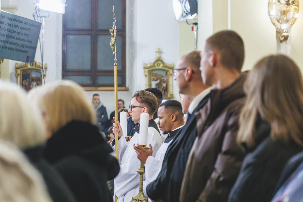 Éjféli szentmise Debrecenben, a Szent Anna-székesegyházban | HAON