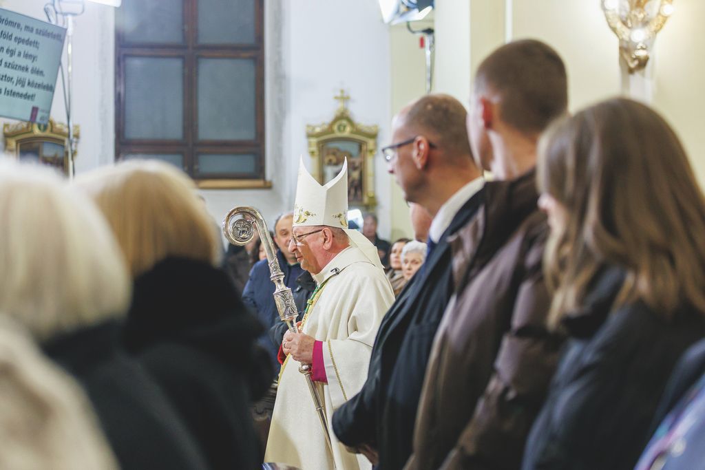 Éjféli szentmise Debrecenben, a Szent Anna-székesegyházban | HAON