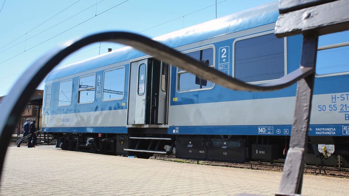 Hosszú percekig állt a Tokaj IC Püspökladánynál, a mentőket is riasztották
