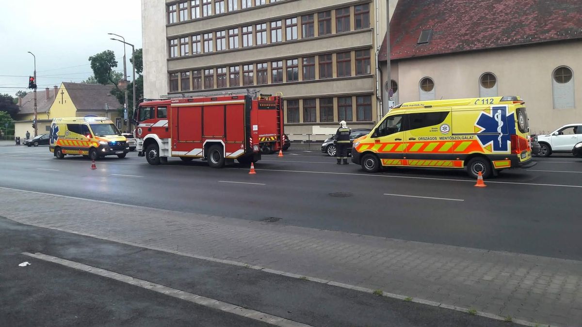 Egy kisgyermek is megsérült a debreceni balesetben - fotó a helyszínről!